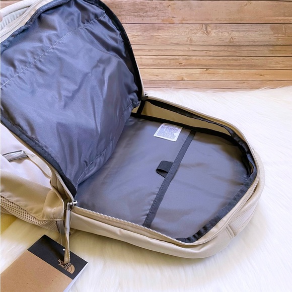 The North Face | Bags | The North Face Womens Vault 26 Liter Backpack ...
